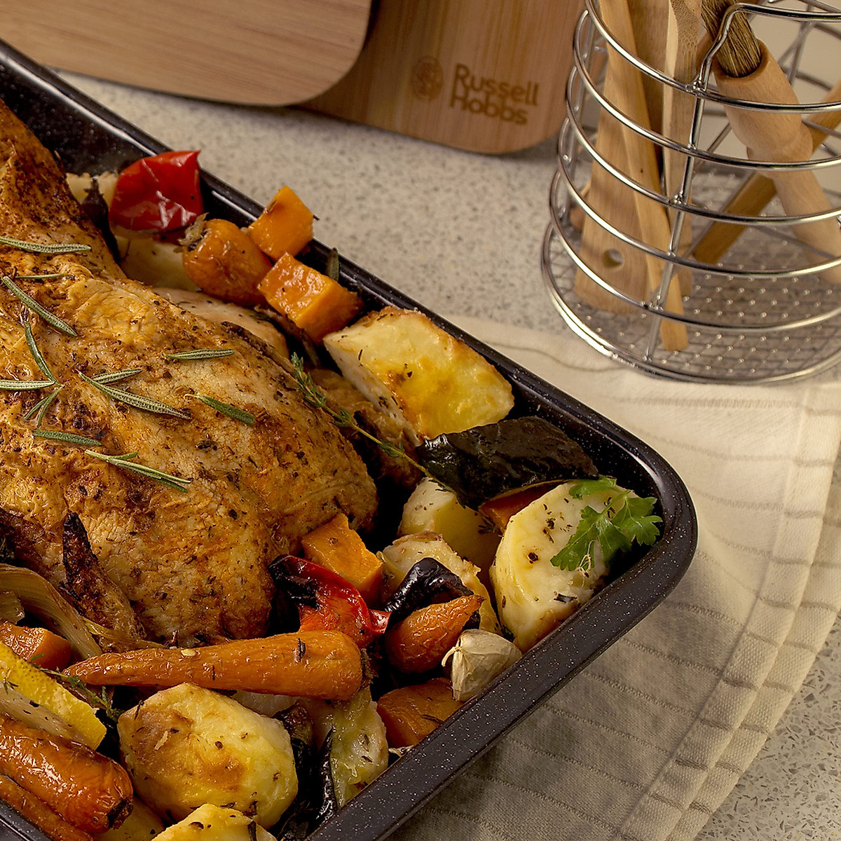 Russell Hobbs CW12611 Romano Vitreous Enamel Roaster, 36 cm, Black