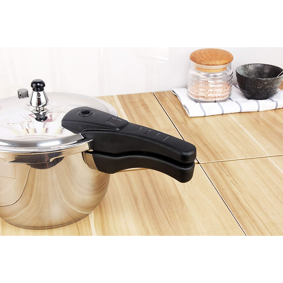 Super Quality Stainless Steel 304 Pressure Cooker, Six Over-pressure Safety Systems, Silver Color, One Extra Rubber Gasket, Gift Box, Mirror Polish, Three Layer Compound Bottom (13.4 QT (Dia 34 cm))