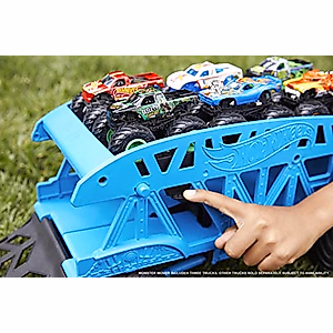 Hot Wheels - Monster Trucks Transport Truck, Includes 3 Cars, Multicolor (Mattel GGB64)