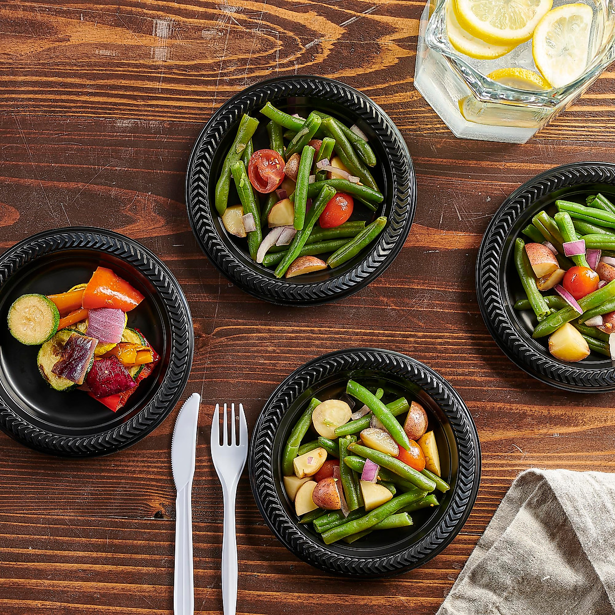 PLASTICPRO 100 PCS Small Black Plastic Plates Light Weight 6 Inch Plastic Dessert Plates Black Plates Disposable for Party and Wedding