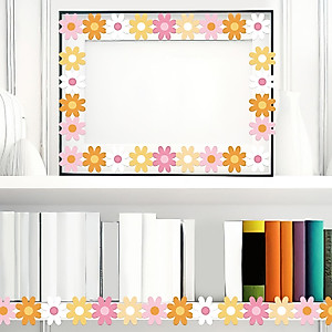 69Ft Boho Daisy Flower Paper Bulletin Board Borders Retro Groovy Classroom Decoration Hippie Border Trim Strips Back to School Classroom Decor for Nursery School Classroom Retro Groovy Party