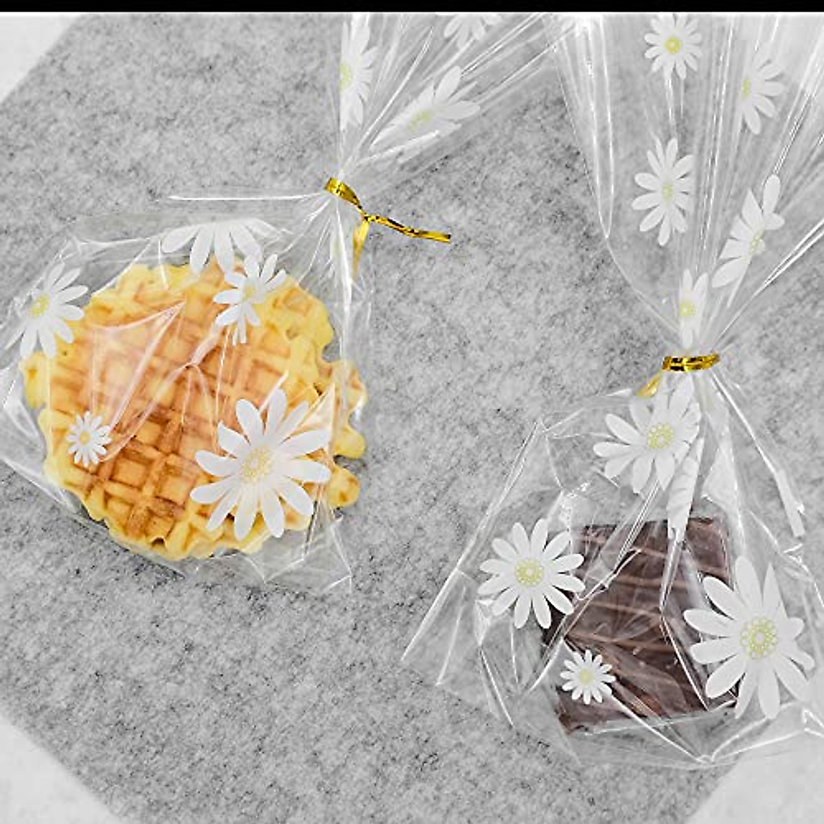 souG 100pcs Gusseted cellophane Bags Little White Daisy Cookie Bags (Size 5.9"x9"x2" with Gold Twist Ties, Best Gusset Bag for Presenting Packaged Treats, Candy, Popcorn etc.