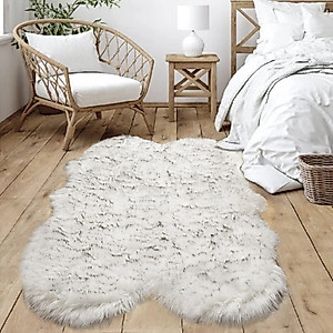 Goolela Sheepskin Rug 4x6 Faux Fur Rug White and Grey Tips Rug Fluffy Carpet Shag Rug for Living Room Bedroom Washable Fuzzy Rug Teen Room Decor Home Decor Large Rug, Sheepskin