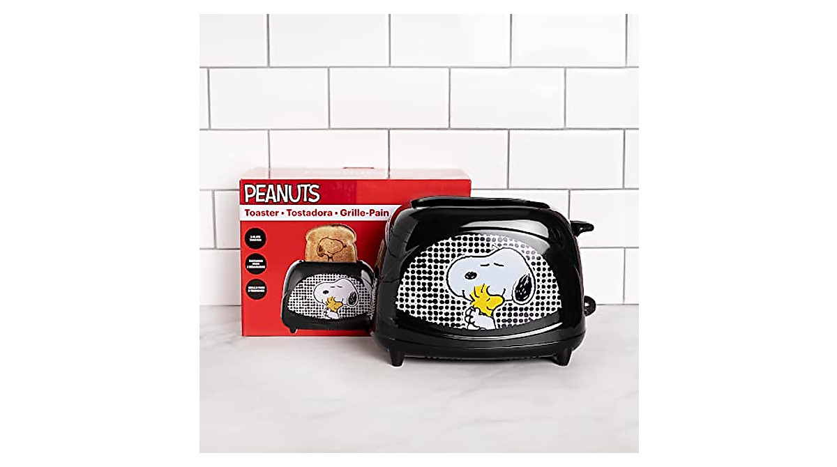 Uncanny Brands Snoopy Toaster - Toast Snoopy's Face!