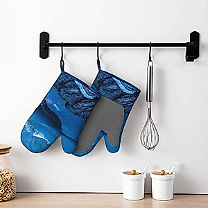 Moraine Lake in A Starry Winter Night Printed Silicone Anti-Scald Gloves, Oven Mitts, Used for Cooking, Grilling, Kitchen Oven Gloves.