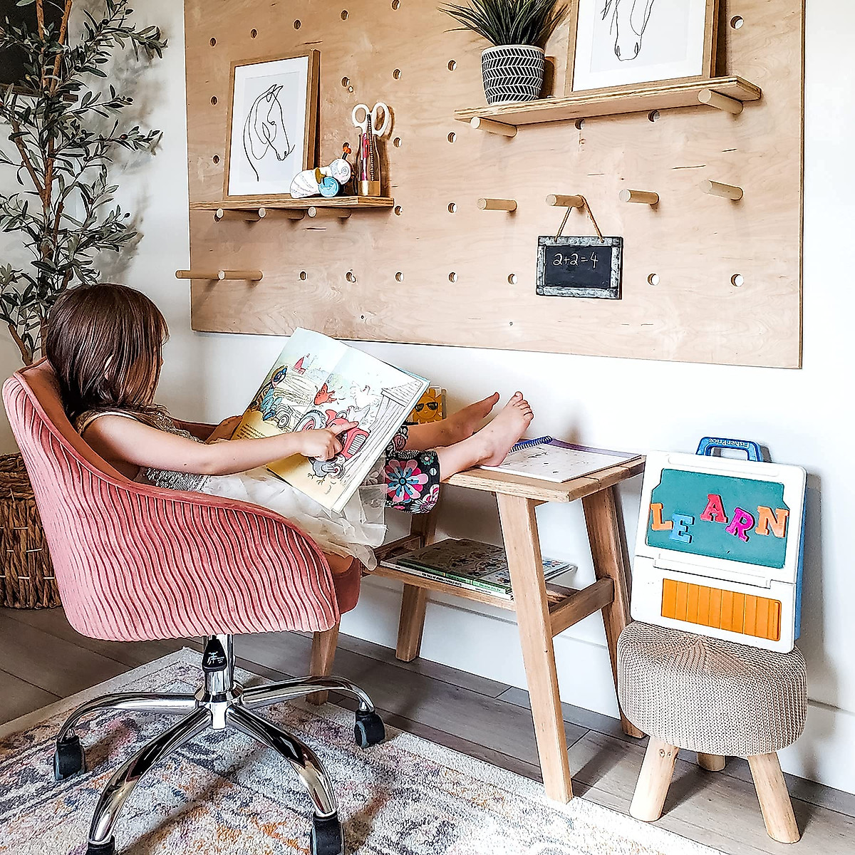 CAELUM Cute Pink Desk Chair for Teen Girl Kids, Home Office Computer Desk Chairs with Wheels and Arms, Comfy Velvet Fabric Swivel Rolling Task Chair Vanity Chair for Makeup Room, Bedroom, Living Room