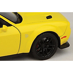 Motor Max 2018 Dodge Challenger SRT Hellcat Widebody, Bright Yellow 79350YL - 1/24 Scale Diecast Model Toy Car
