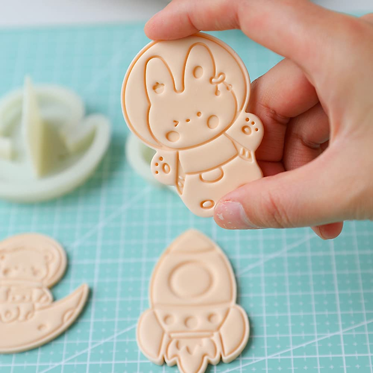 KALAIEN Space Cake Mold Cookie Cutter Rocket Mold Fondant Stamper Set, Biscuit Cake Baking Mold for Party Supplies Small Set of 4