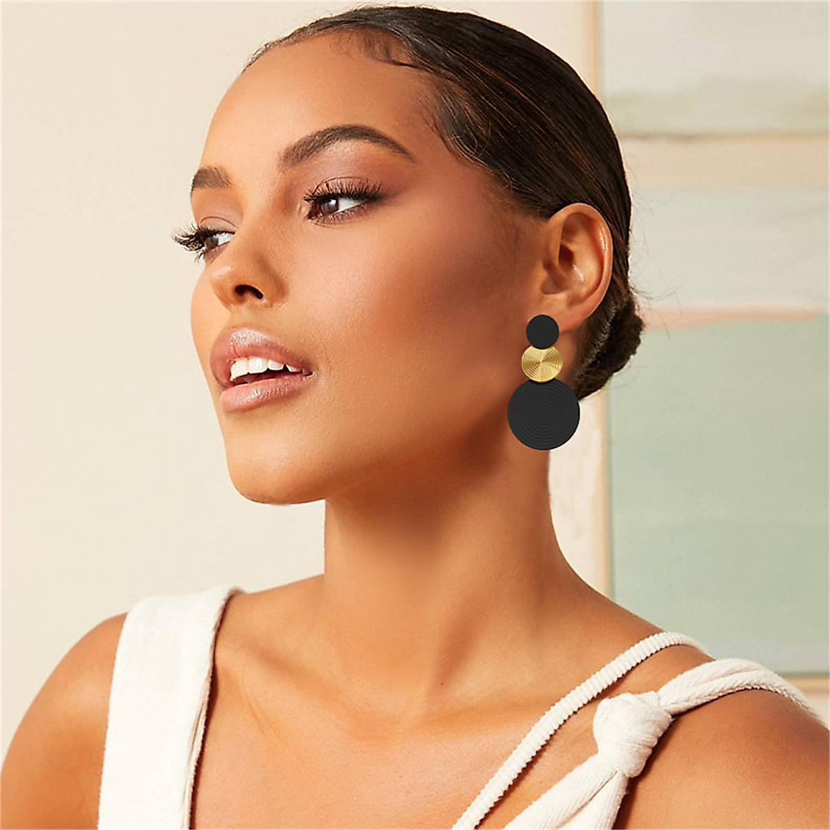 Retro 80s Neon Earrings Round Disc Dangle Drop Earrings for Women Lightweight Bohemia Statement Geometric Round Earrings Fashion Accessories 80s Jewelry Costume Party (Gold Black)