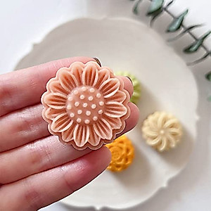 BYNNIX Mooncake Mold, 20g Cute Flower Shape Plastic Mooncake Molds Moon Cake Mold DIY Baking Accessories Kitchen Gadget for Mid-Autumn Festival