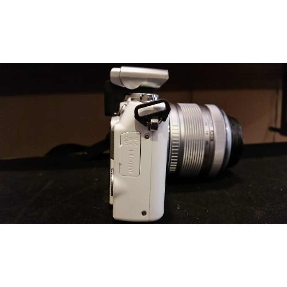 Olympus PEN E-PL3 14-42mm 12.3 MP Mirrorless Digital Camera with CMOS Sensor and 3x Optical Zoom (White) (Old Model)