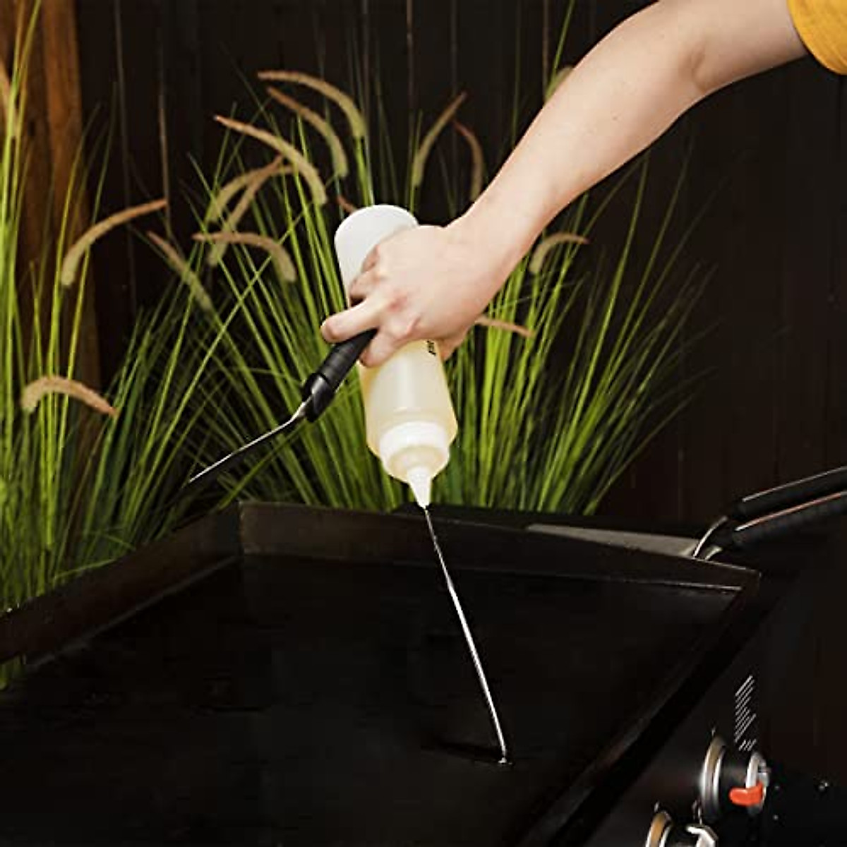 Blackstone 5322 Griddle Kit (6-Piece) Scraper, Heavy Duty BBQ Tongs, Barbecue Metal Hamburger Spatula (2) & Batter Dispenser & Mixer Bottle – Grilling Tools & Accessory, Black