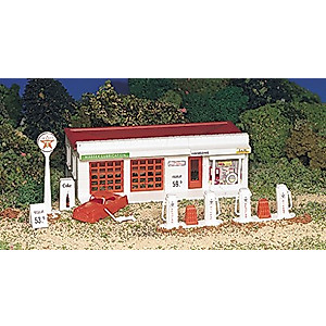 Bachmann Trains - PLASTICVILLE U.S.A. BUILDINGS – CLASSIC KITS - GAS STATION - HO Scale