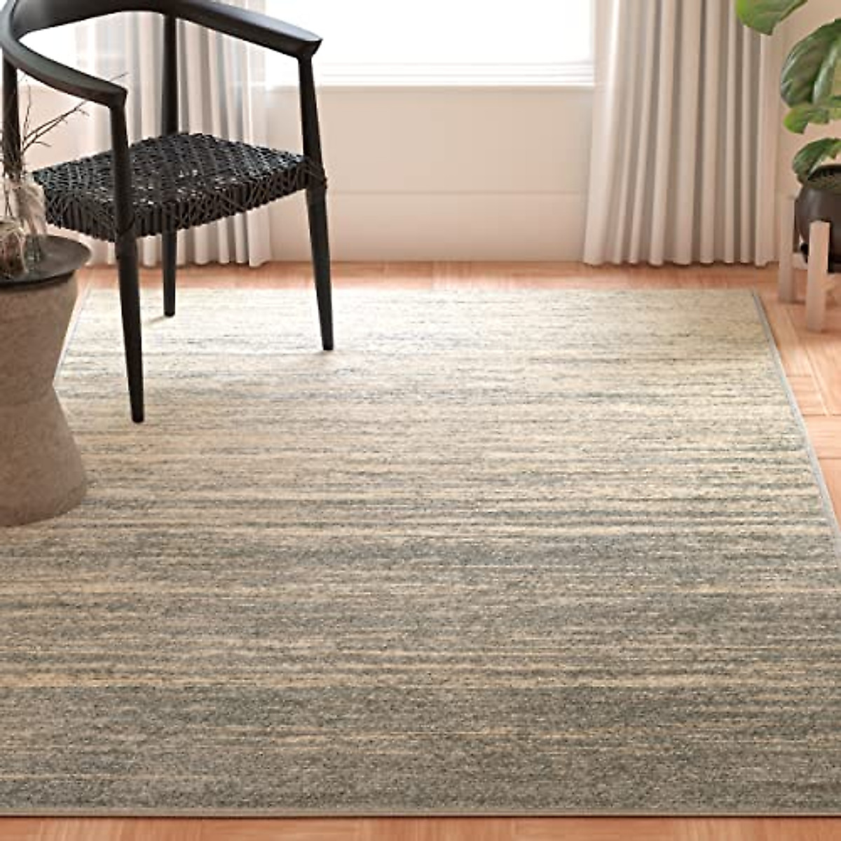 SAFAVIEH Adirondack Collection Accent Rug - 4' x 6', Slate & Cream, Modern Ombre Design, Non-Shedding & Easy Care, Ideal for High Traffic Areas in Entryway, Living Room, Bedroom (ADR113T)
