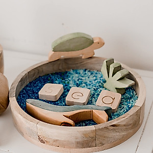 KOOKAROO Round Sensory Tray + 4 Wooden Sensory Bin Tools, Montessori Pouring Set, Waldorf Toys, Sensory Bins for Toddlers 3-4, Sand Tray, Montessori Tray, Sensory Trays, Wooden Scoop, Tactile Toys.