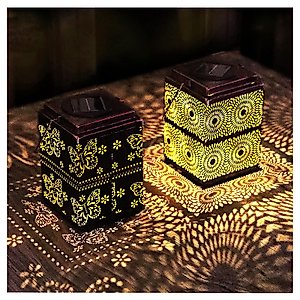 Outdoor Solar Lanterns Waterproof Hanging Solar Lights 2 Pack Outdoor Retro Metal Lamp with Handle for Terrace Backyard Porch Dining Table Passage Party Place Garden Decoration