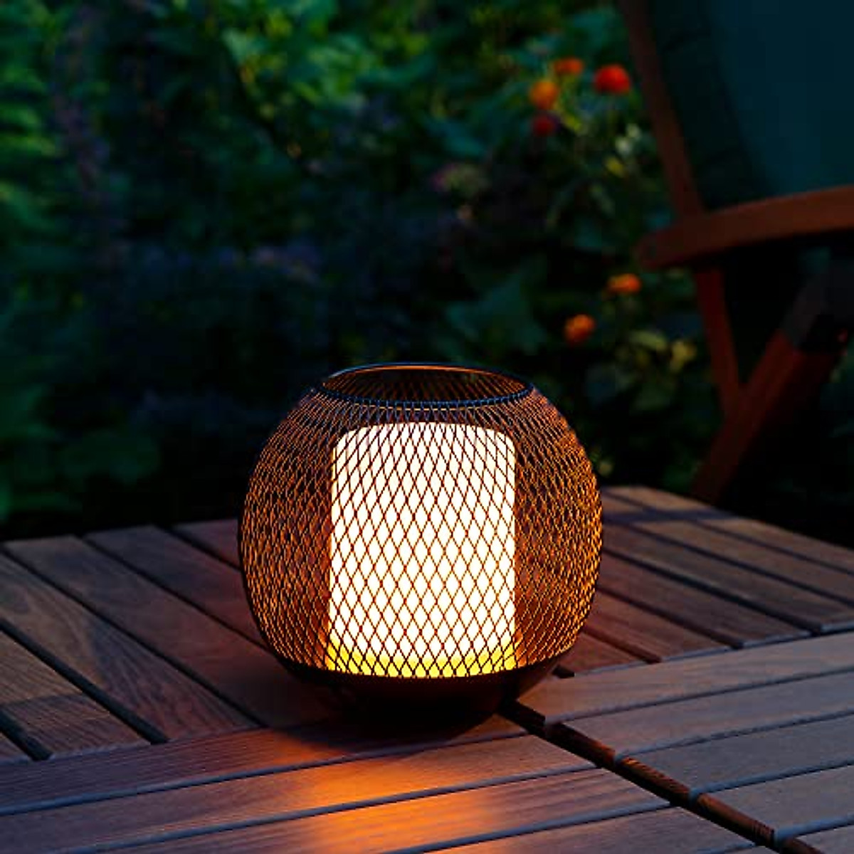 Navaris Outdoor Solar Candles (Set of 2) - LED Candle Lights with Holders - Lantern Lighting with Black Metal Mesh Holder - for Table, Patio, Garden