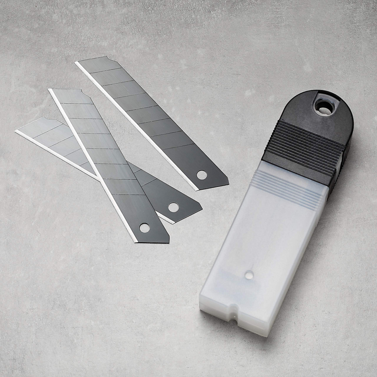 Amazon Basics 18mm (7-Point), Carbon Steel Snap Off Blades, 100/box