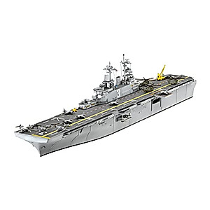 Revell 05178 Assault Carrier USS WASP Class 1:700 Scale Model Kit