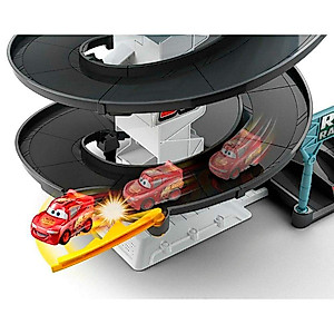 Disney Cars Toys Mini Racers Rust-Eze Spinning Raceway