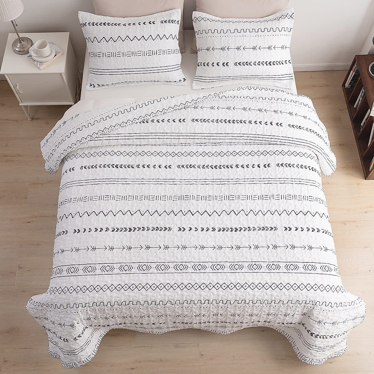 DURLENGEN White Quilt Set King Size 3Pcs,Bohemian Design with White & Black Geometric Pattern Printed on White, All Season Lightweight Coverlet Sets(King 106x96,Boho White)
