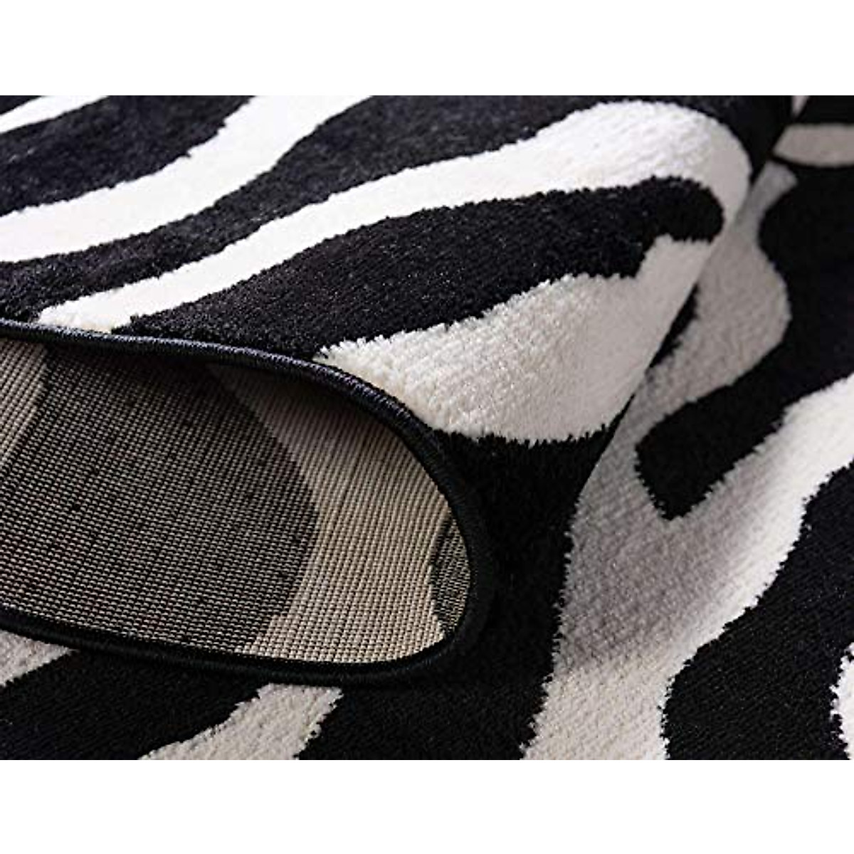 Unique Loom Wildlife Collection Animal Inspired with Zebra Design Area Rug, 6 x 9 ft, Black/Ivory