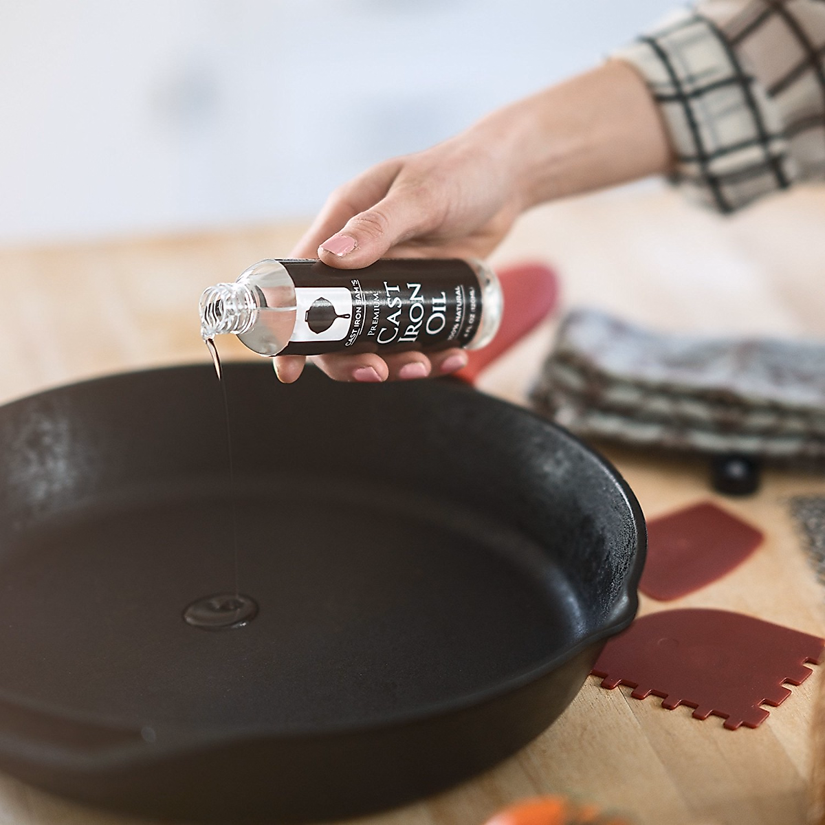 Cast Iron Sam's 100% Natural Cast Iron Seasoning Oil - Clean, Condition, Protect and Care for Your Cookware – Cast Iron Oil for All Iron Pans, Skillets, Griddles, Dutch Ovens, Woks.