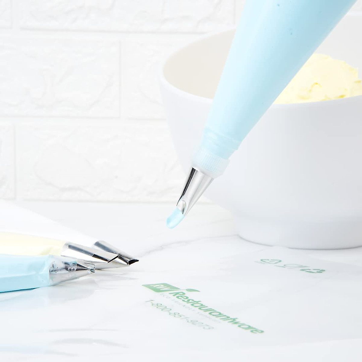 Restaurantware Pastry Tek Petal Tip 1 Reusable Decorating Cake Tip - #59S Dent-Resistant Stainless Steel Rose Frosting Tip Dishwasher-Safe Decorate Cupcakes Cakes or Cookies