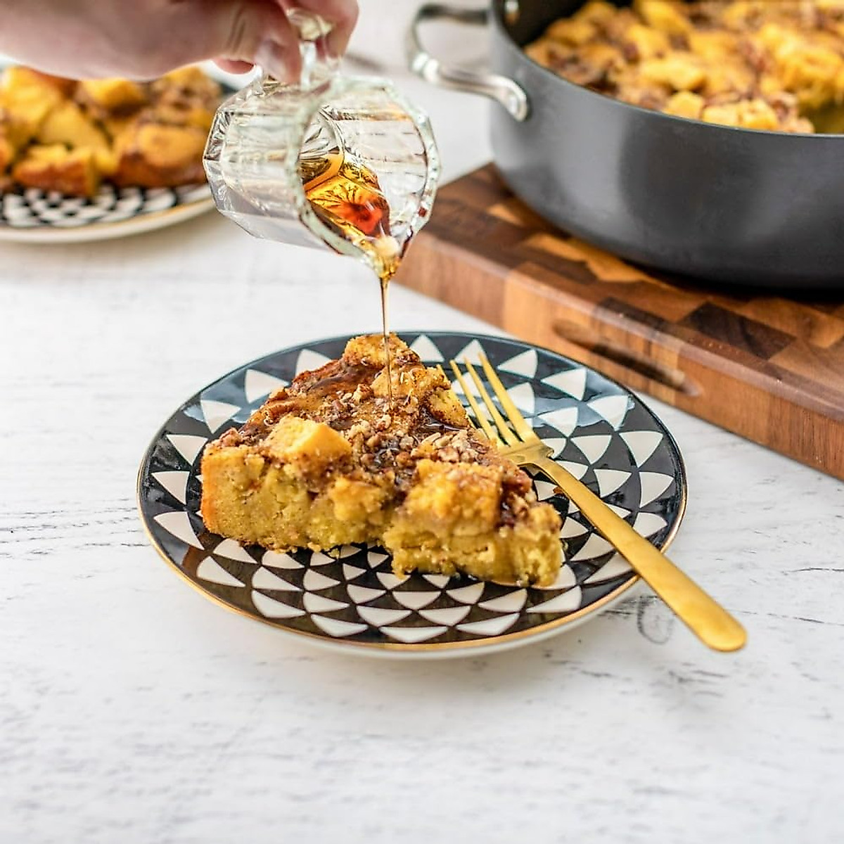 GtPet Dinnerware Black & White Medallion Stoneware, 12 Piece Set