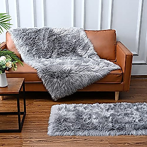 ISEAU Soft Faux Fur Fluffy Area Rug, Luxury Fuzzy Sheepskin Carpet Rugs for Bedroom Living Room, Shaggy Silky Plush Carpet Bedside Rug Floor Mat, 3ft x 5ft, Gray
