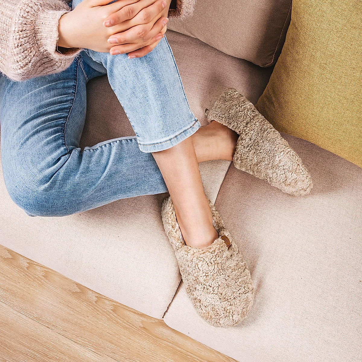 EverFoams Women’s Soft Curly Full Slippers Memory Foam Lightweight House Shoes Cozy Loafer with Polar Fleece Lining Khaki,7-8 US