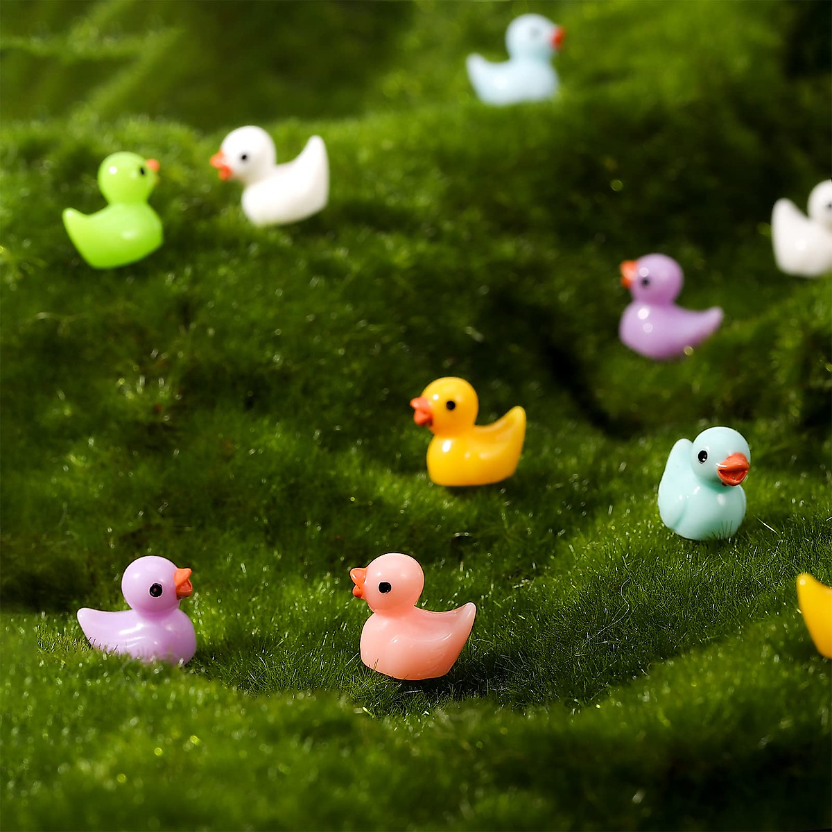 Fuyamp 120 Pieces Mini Resin Ducks,Miniature Figures Micro Fairy Garden Landscape Aquarium Dollhouse Ornament Candy-Colored Duck DIY Charms for Christmas Birthday Party(6 Colors)