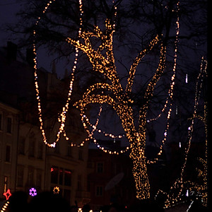 Mudder 3.5 Volt Clear Mini Christmas Tree Replacement Bulbs for Incandescent String Lights for Holiday Decoration Pinched Base, 0.43 Watt 125 mA (100 Pieces)