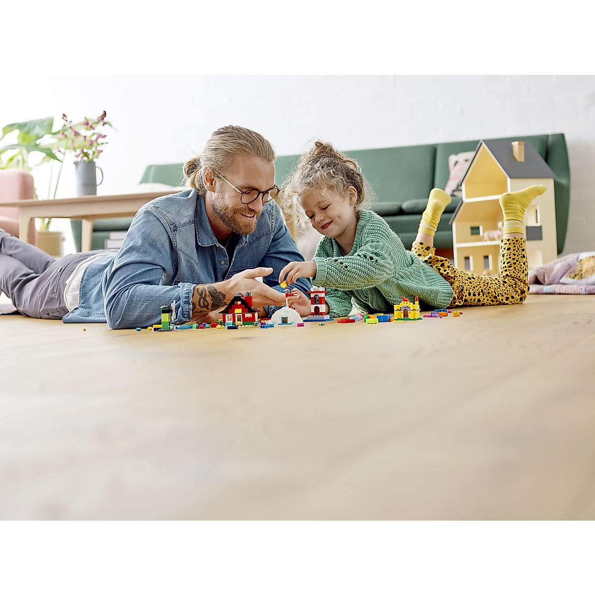 LEGO Classic Bricks and Houses 11008 Kids’ Building Toy Starter Set with Fun Builds to Stimulate Young Minds (270 Pieces)