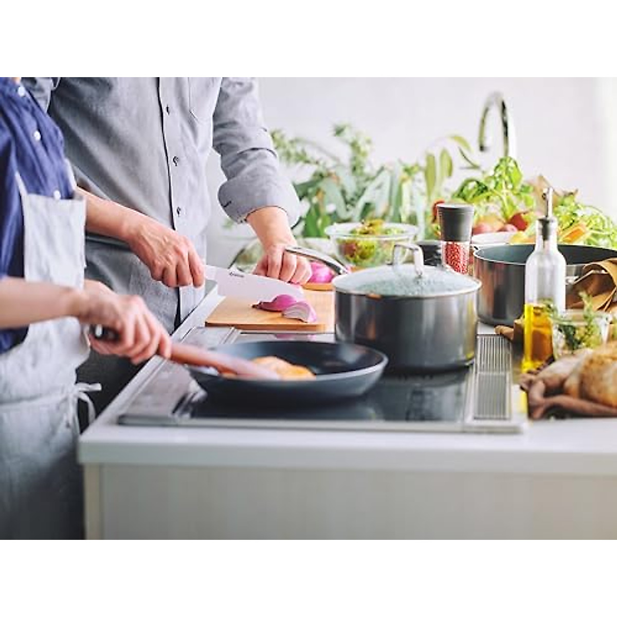 Kyocera Ceramic Cooking Pot with Ceramic Non-Stick Coating 24 cm PFAS/PTFE Free Stainless Steel Handles Suitable for All Hob Types Includes Glass Lid CSTP-09