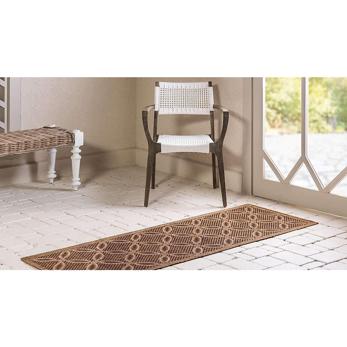 Unique Loom Outdoor Trellis Collection Area Rug - Spiral (2' 2" x 6' 1" Runner, Light Brown/ Brown)