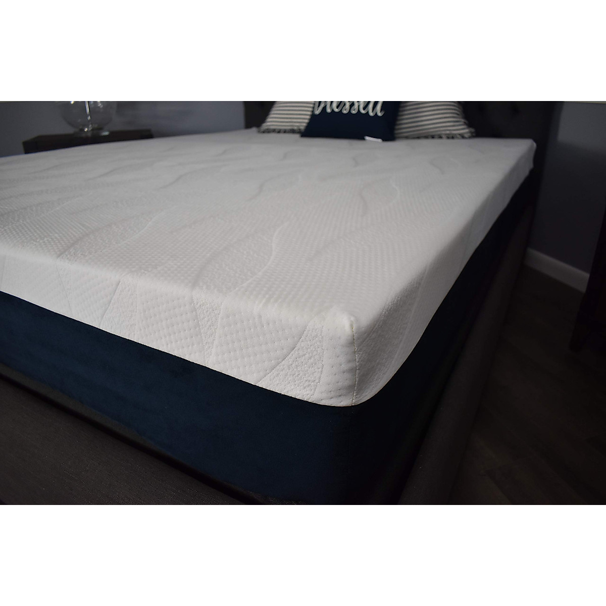 Made in The USA 10" Graphite Infused Memory Foam Mattress Sleeps Cooler (King)