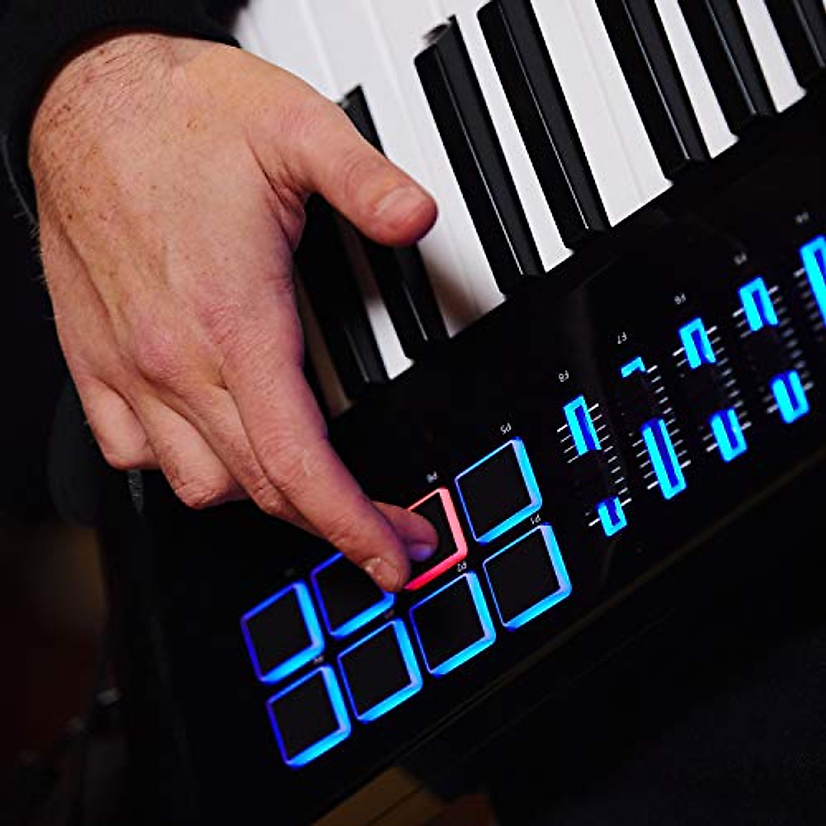 Alesis Vortex Wireless 2 - High-Performance USB MIDI Wireless Keytar Controller with Professional Software Suite Included,Black