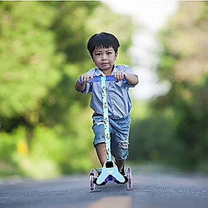 Bluey Self Balancing Kick Scooter with Light Up Wheels, Extra Wide Deck, 3 Wheel Platform, Foot Activated Brake, 75 lbs Limit, Kids & Toddlers Girls or Boys, for Ages 3 and Up