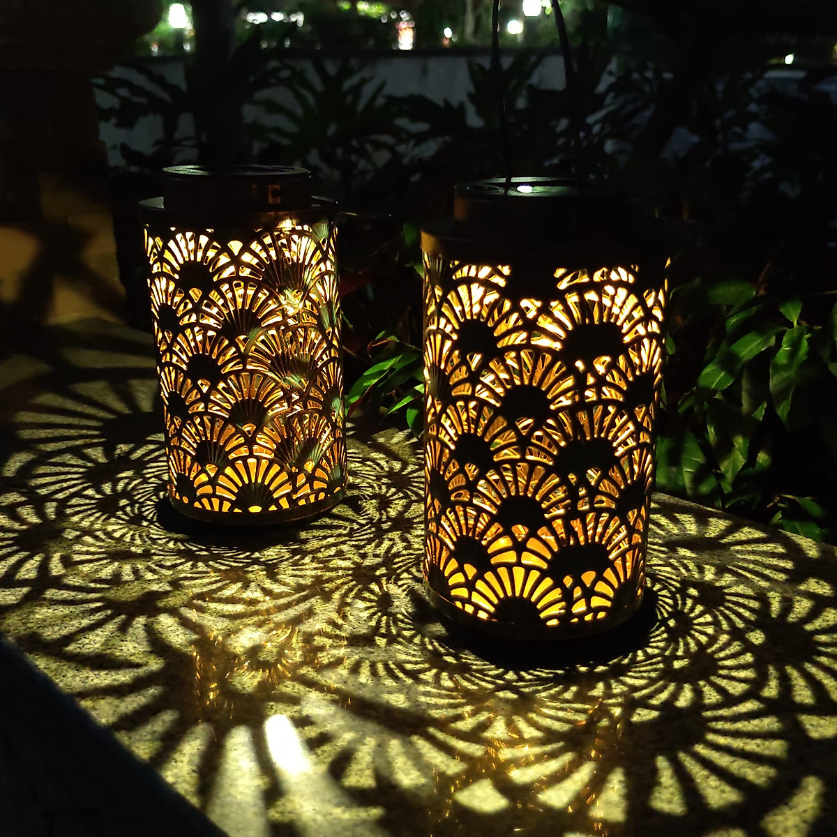 JOYBee 2pcs Solar Lantern Outdoor-Hanging Solar Lanterns- Waterproof Lantern Solar Lights Outdoor- LED Table Solar Lights for Patio Garden Courtyard Porch Courtyard Pathway Decorative