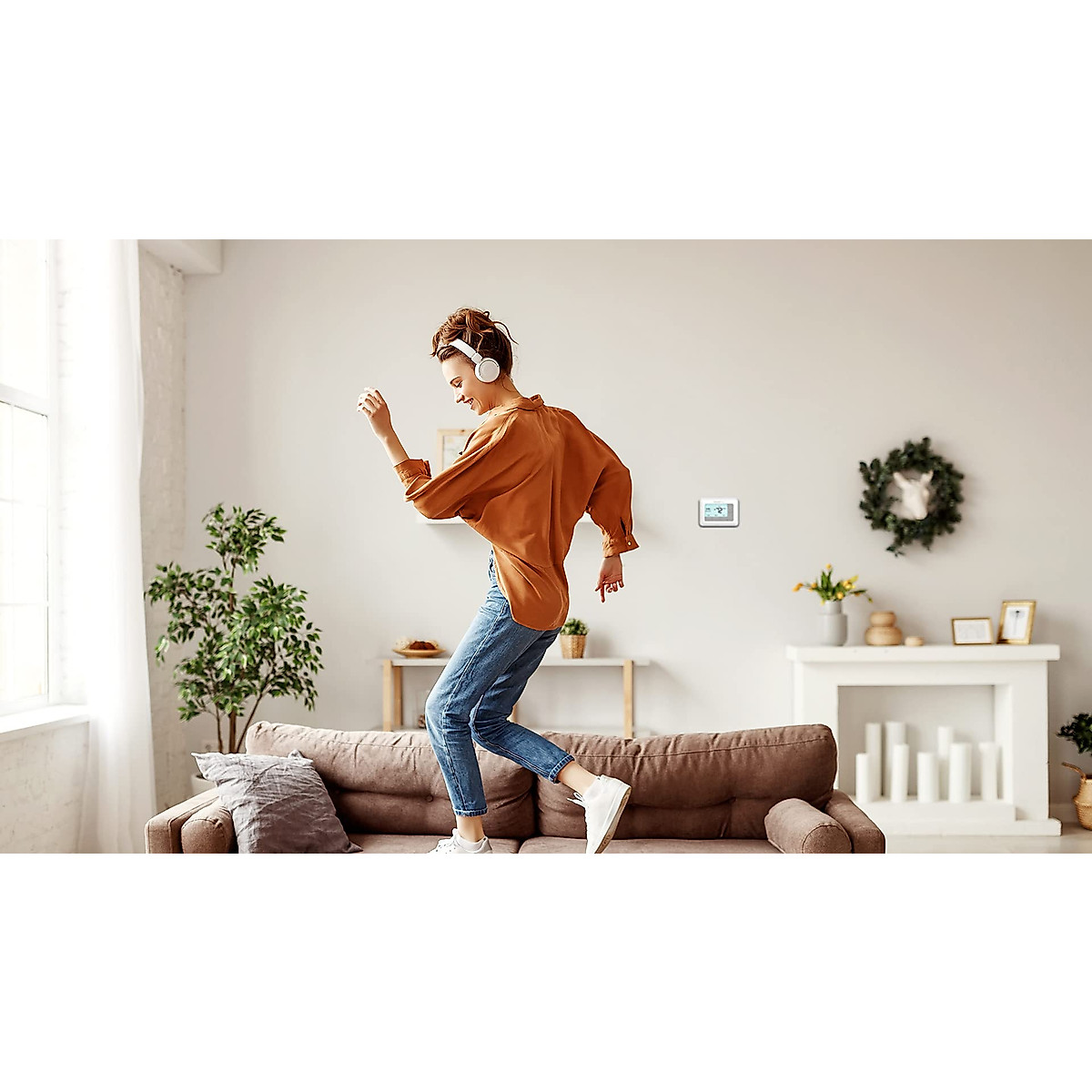 Honeywell Home RTH7560E 7-Day Flexible Programmable Thermostat-Extra-Large Backlit Display, White