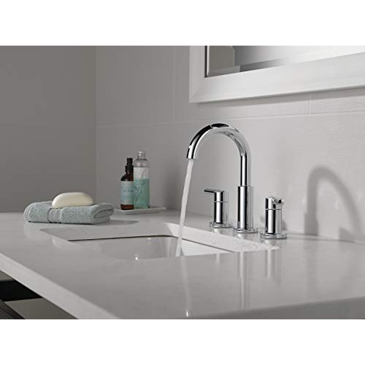 Delta Faucet Nicoli Widespread Bathroom Faucet, Chrome Bathroom Sink Faucet, Bathroom Faucet 3 Hole, Drain Assembly, Chrome 35749LF