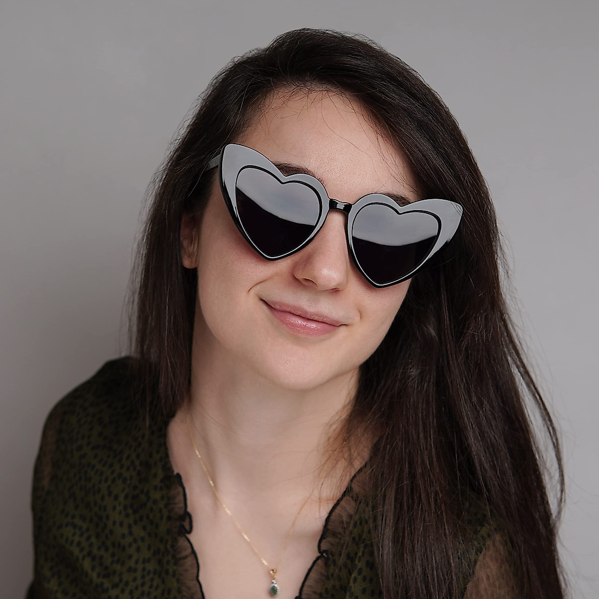 Pergozo Black Heart Sunglasses 7 Pack - Heart Shaped Sunglasses Heart Shaped Glasses - Bachelorette Party Sunglasses for Bride and Bridesmaids