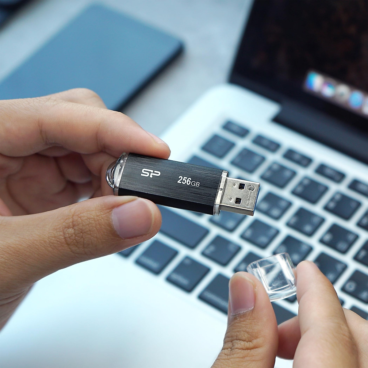 SP Silicon Power 128GB USB 3.1 & USB3.0 Hairline Finish Blaze B02 SP128GBUF3B02V1K