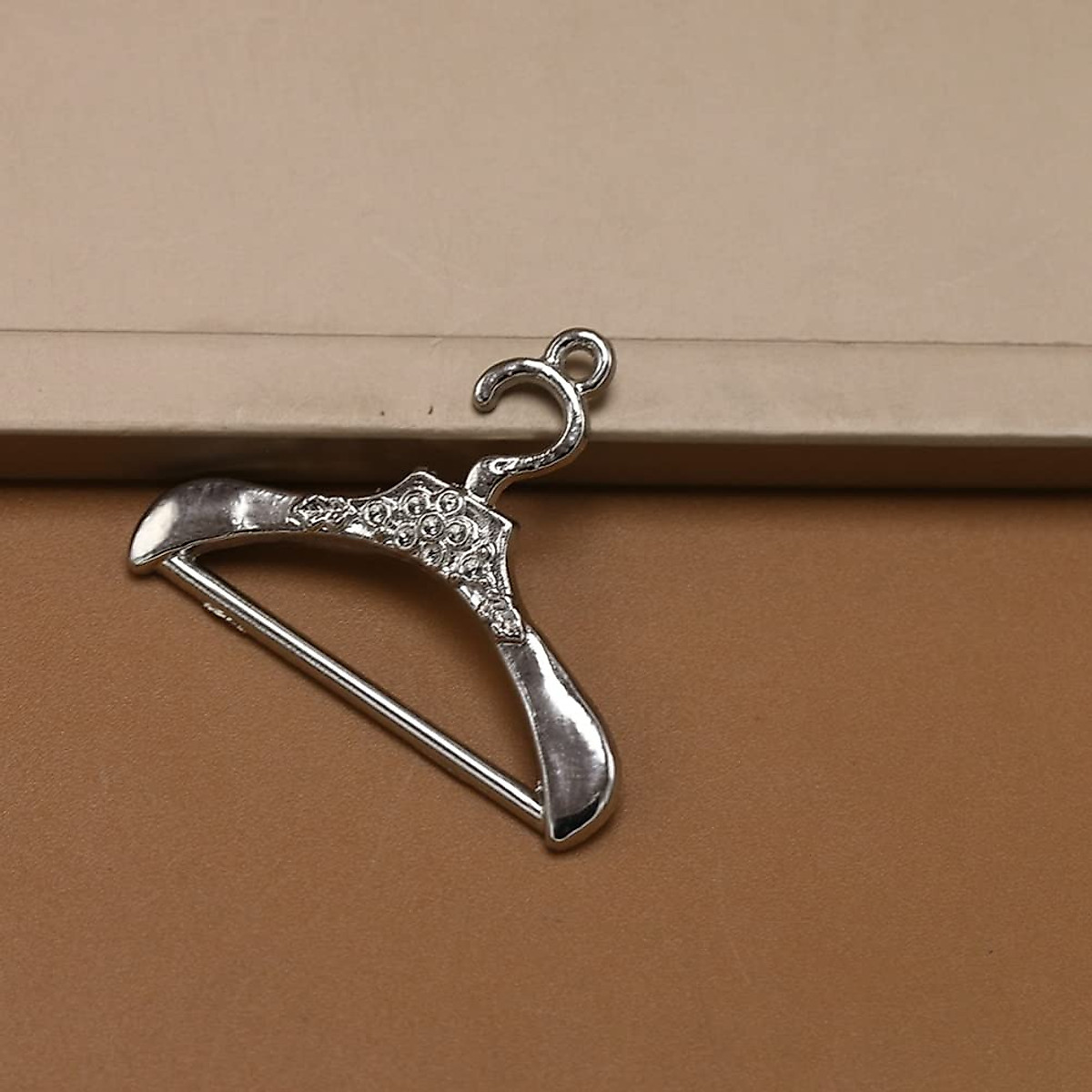 KESYOO 40Pcs Mini Hangers for Crafts Alloy Doll Hangers Miniature Hangers Pendant Charms DIY Jewelry Making Accessories for Necklace Bracelet Antique Silver