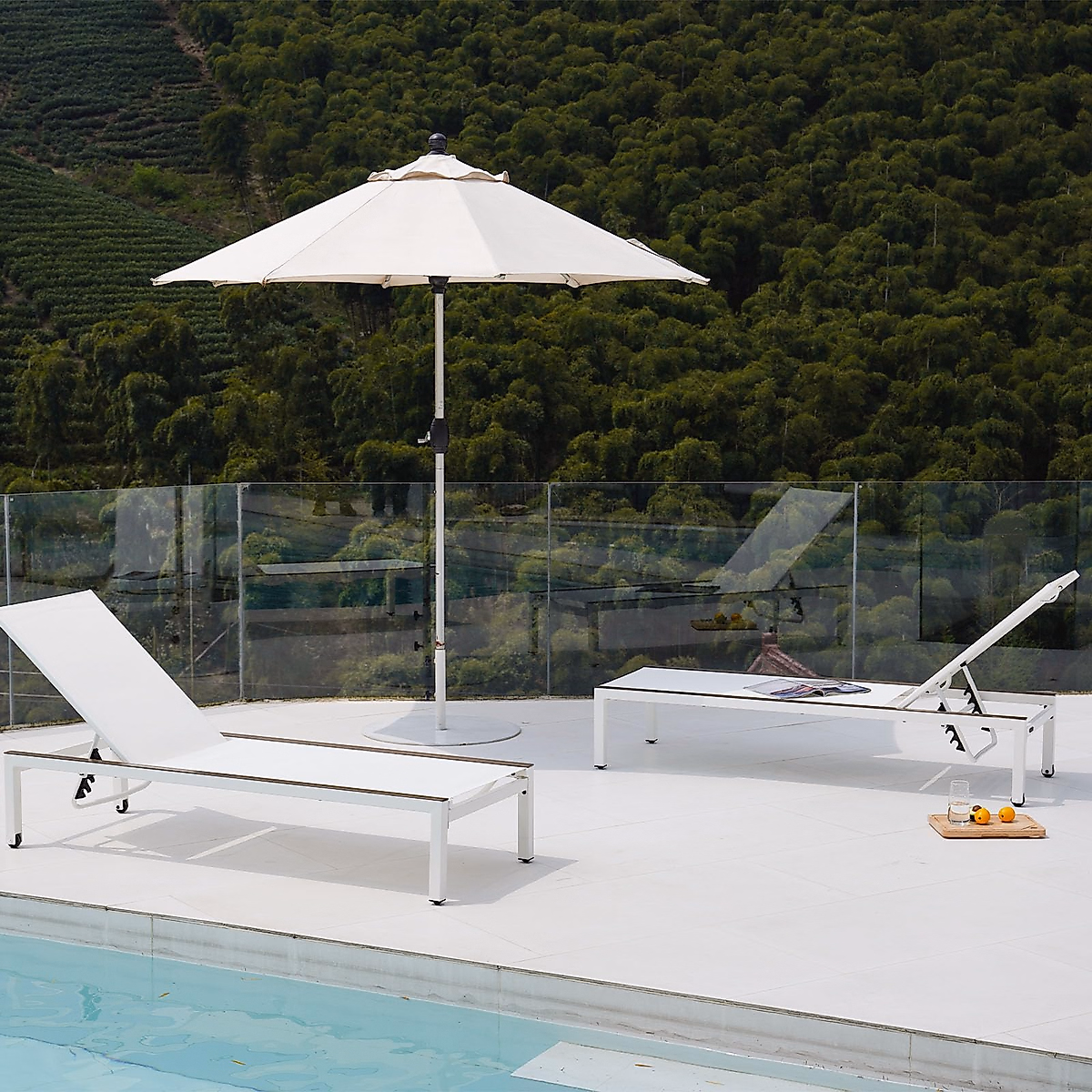 Grand patio Outdoor Chaise Lounge Set of 2 Mesh Sling Lounge Chairs with Woodgrain Texture, Portable Wheels & 4 Adjustable Reclining Backrest Positions for Poolside Beach White 2PCS