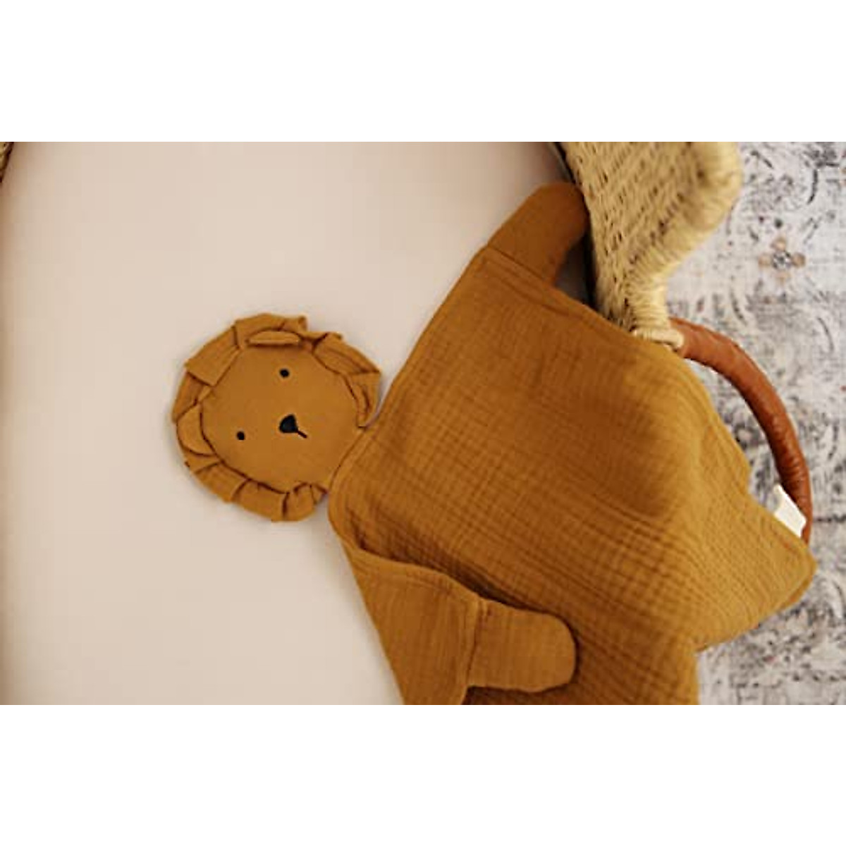 Marlowe & Co Organic Cotton Muslin Lion Lovey Blanket, Organic Cotton Muslin Lion Security Blanket (Toffee)