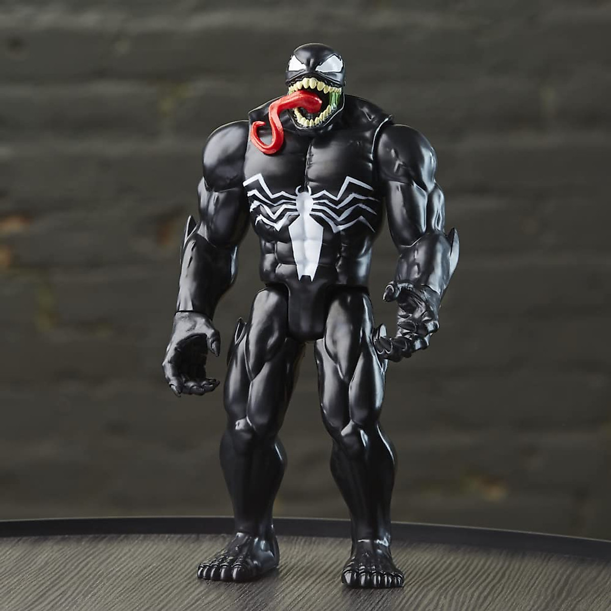 Marvel Titan Hero Series Deluxe Venom Toy 12-Inch-Scale Collectible Action Figure, Kids Ages 4 and Up