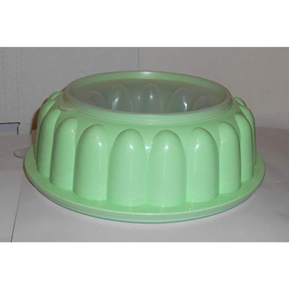Vintage TUPPERWARE Jello Mold 1201-11 w Lid NICE
