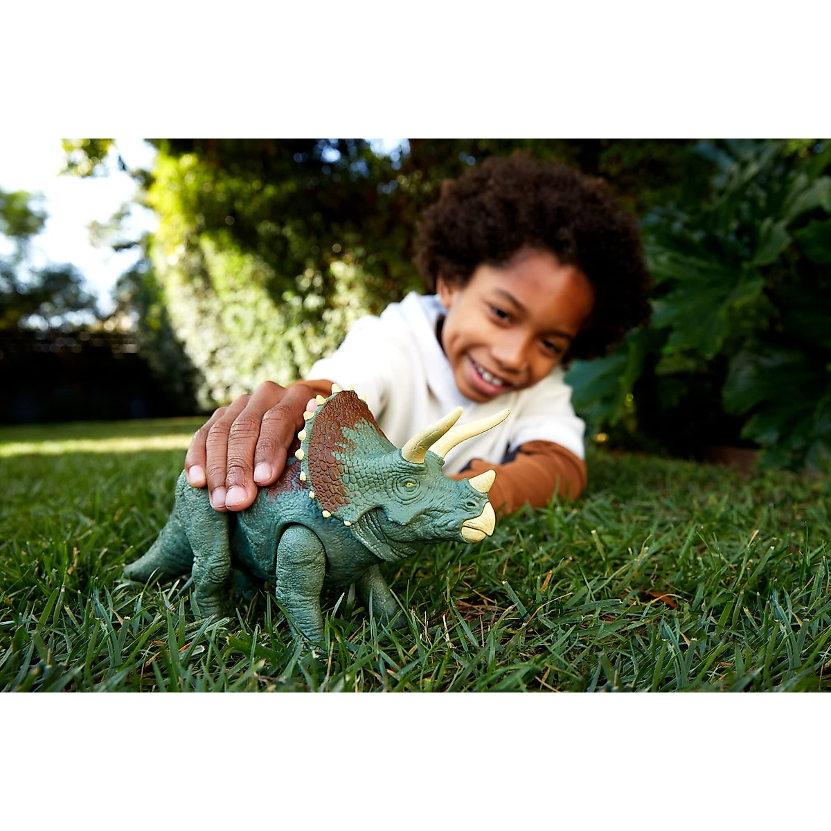 Mattel Jurassic World Dominion Roar Strikers Triceratops Dinosaur Action Figure with Roaring Sound and Attack Action, Toy Gift Physical & Digital Play